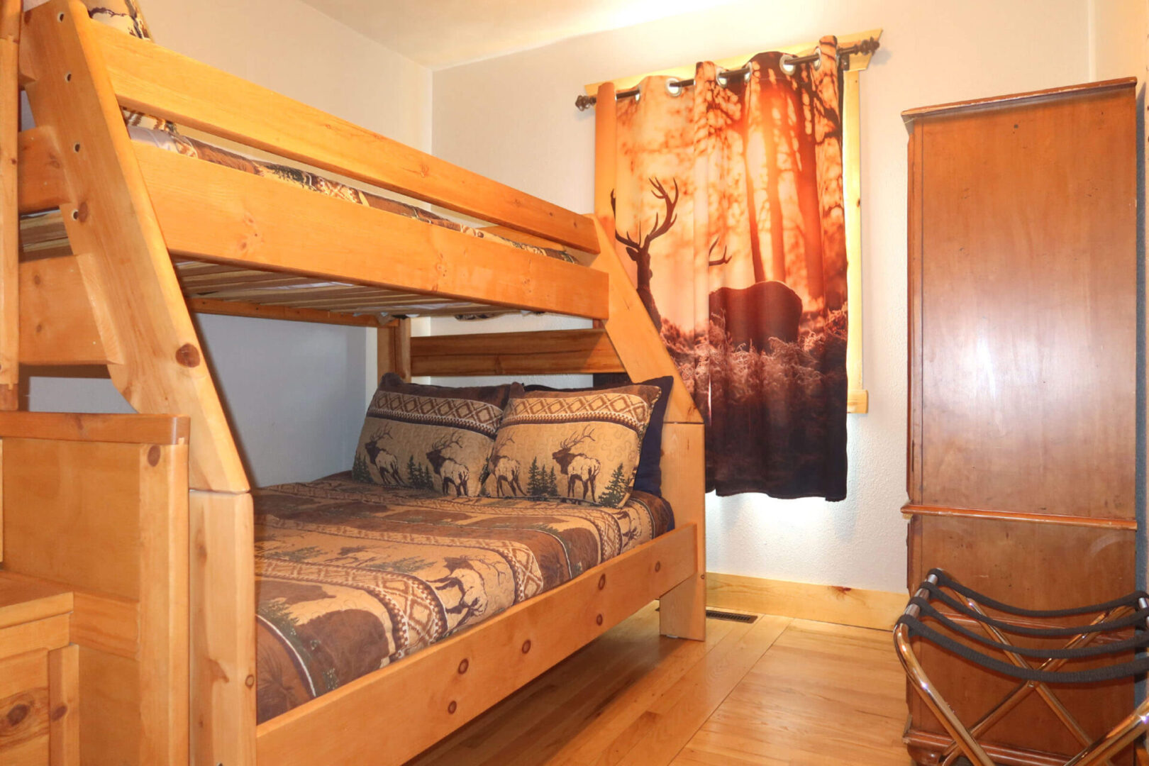 Rustic Rooms - Restmore Inn - Rustic Cabin Rentals