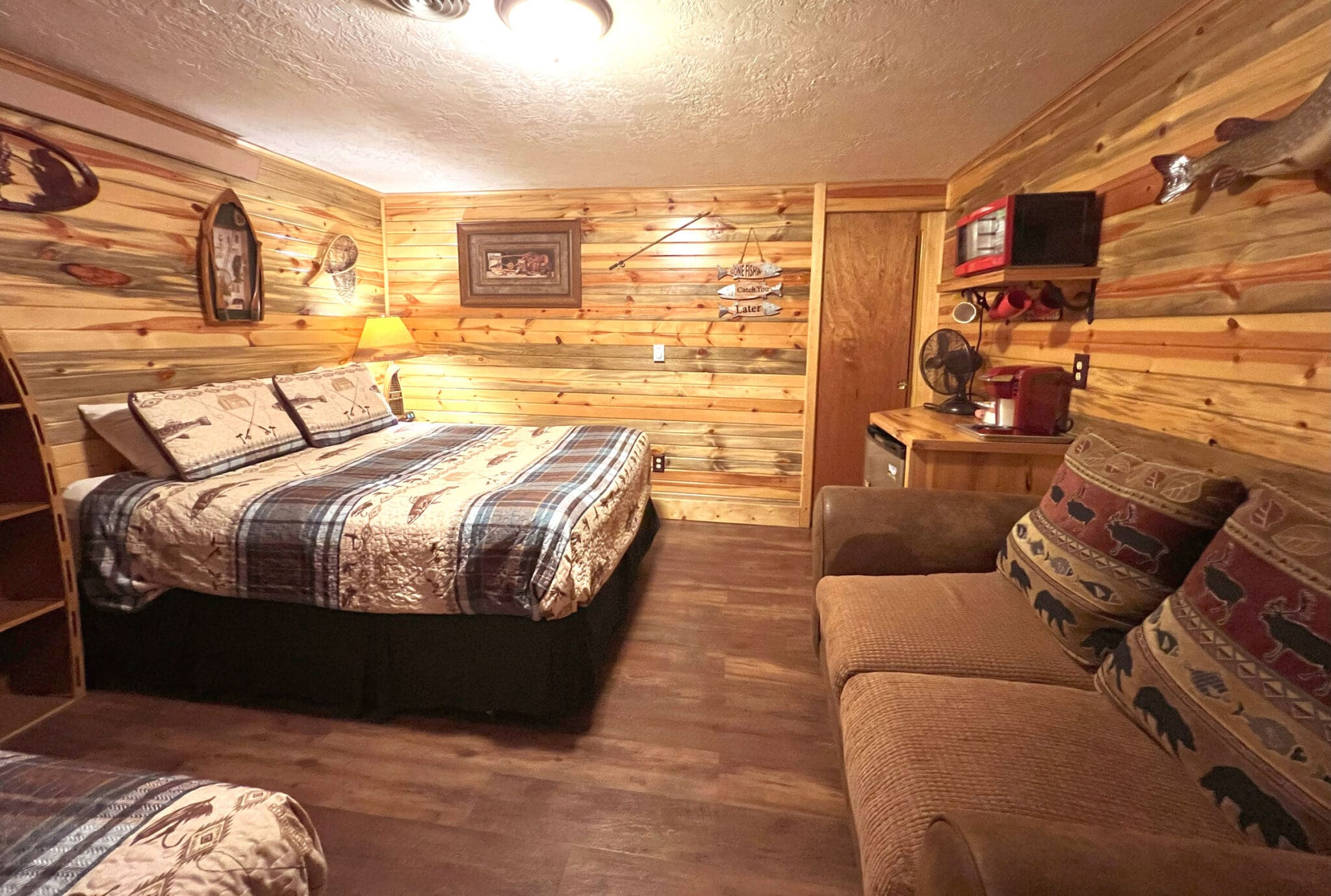Rustic Rooms - Restmore Inn - Rustic Cabin Rentals